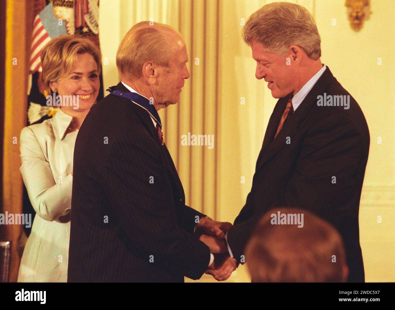 President Bill Clinton awards former President Gerald Ford the ...