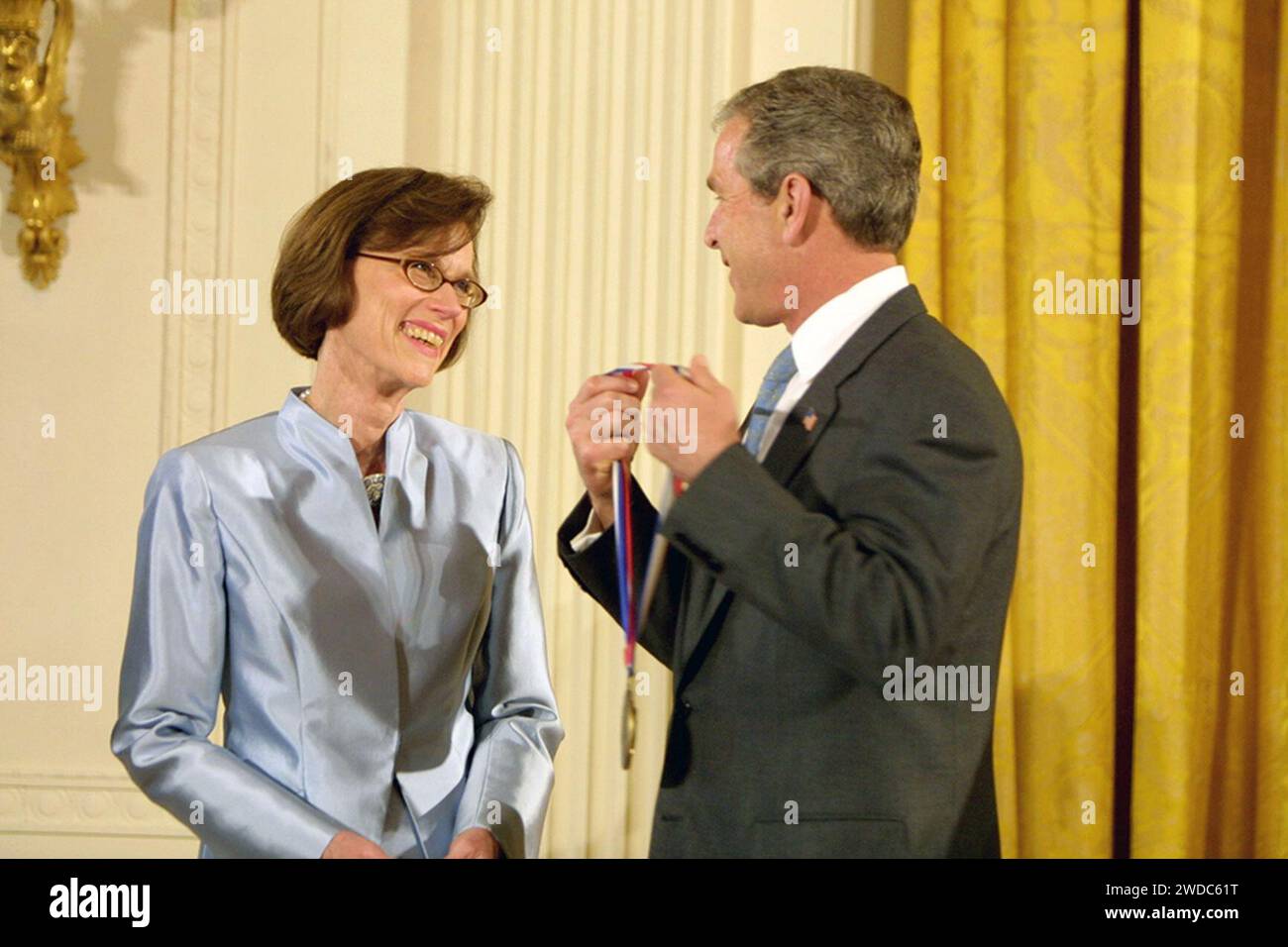 President george w bush 2001 hi-res stock photography and images - Alamy