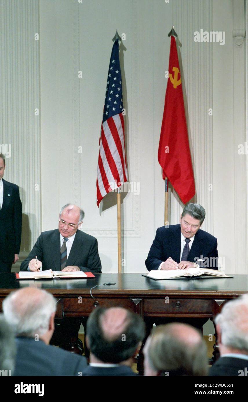 President Ronald Reagan and Soviet General Mikhail Gorbachev signing ...