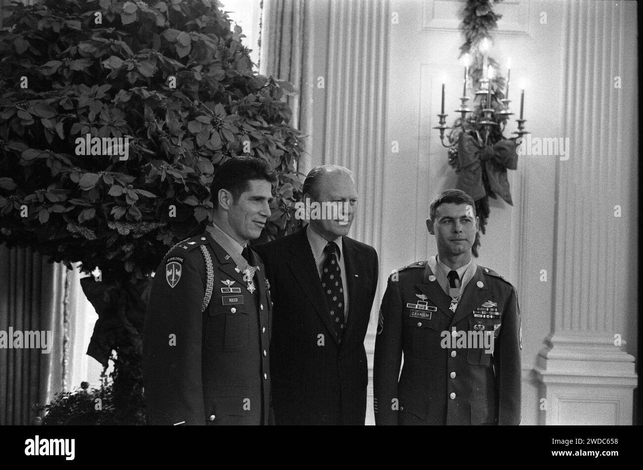 President Gerald R. Ford With Medal of Honor Recipients Army Warrant ...