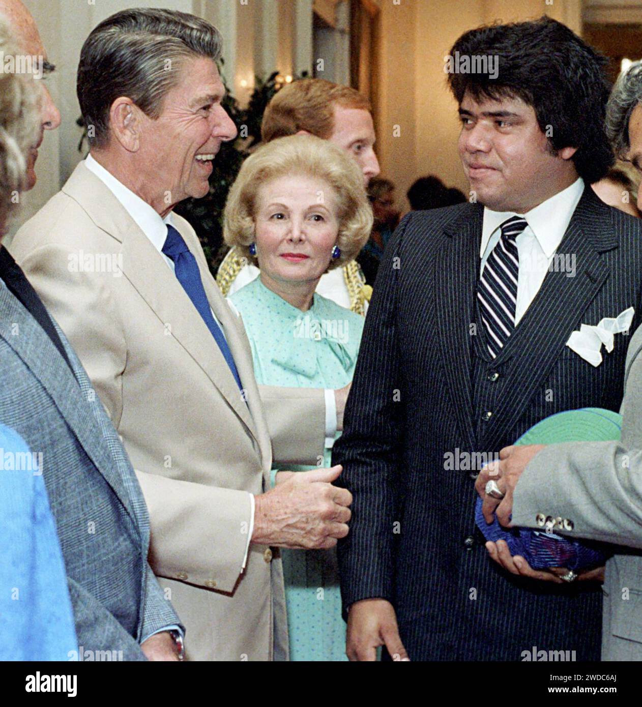 President Ronald Reagan shaking hands with Fernando Valenzuela and ...