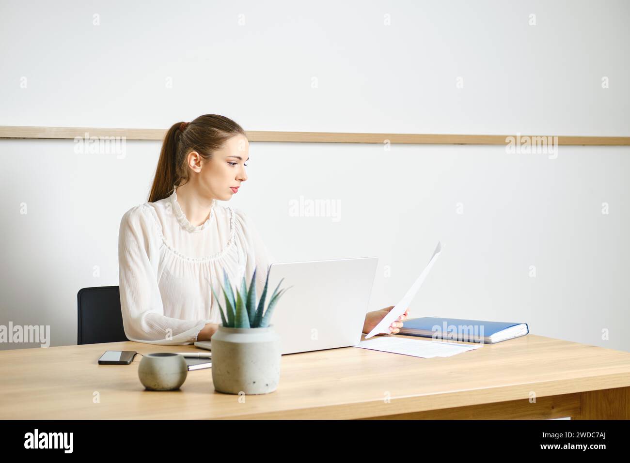 Clean desk hi-res stock photography and images - Alamy