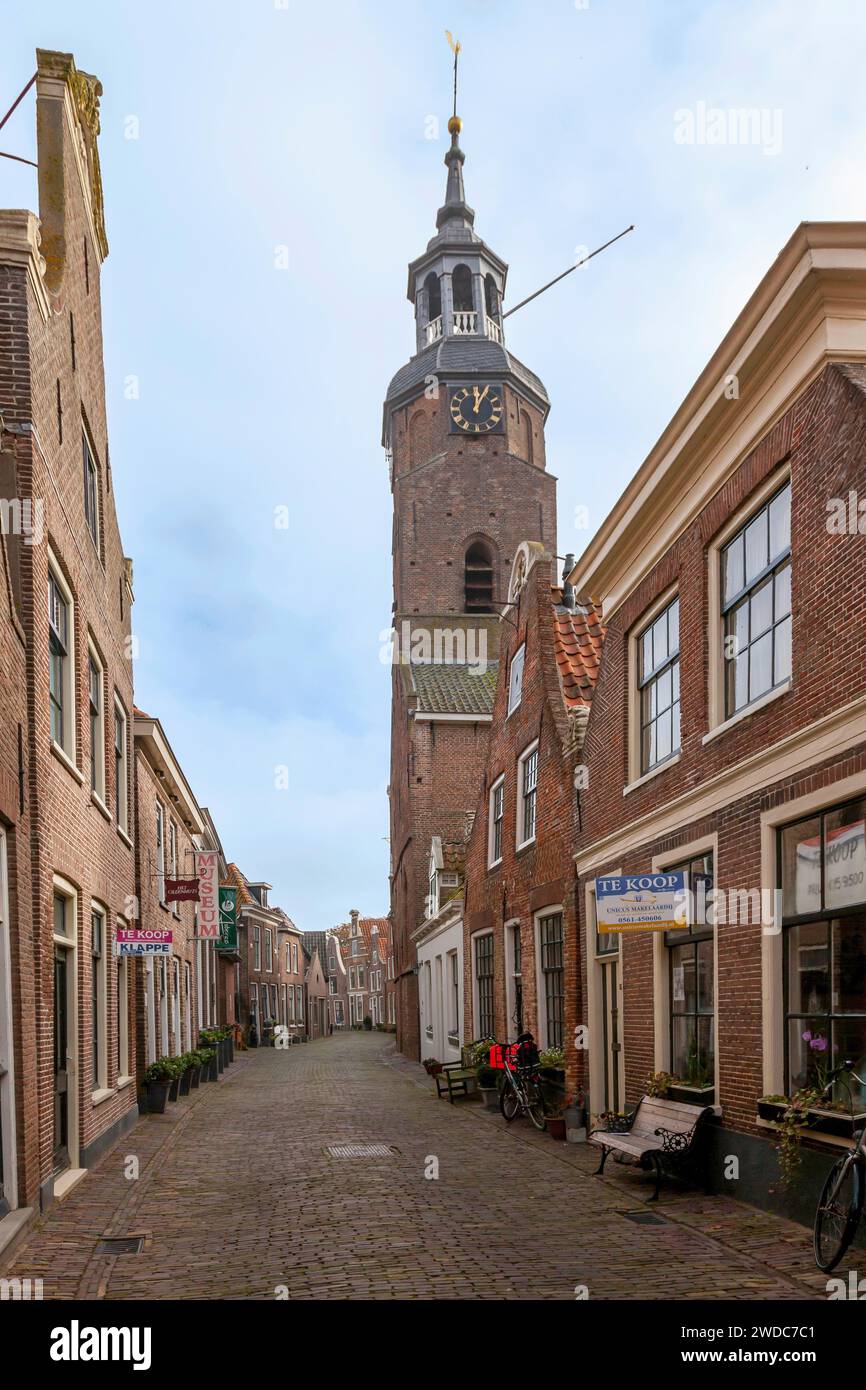 Alley with traditional houses and church in the town of Blokzijl ...