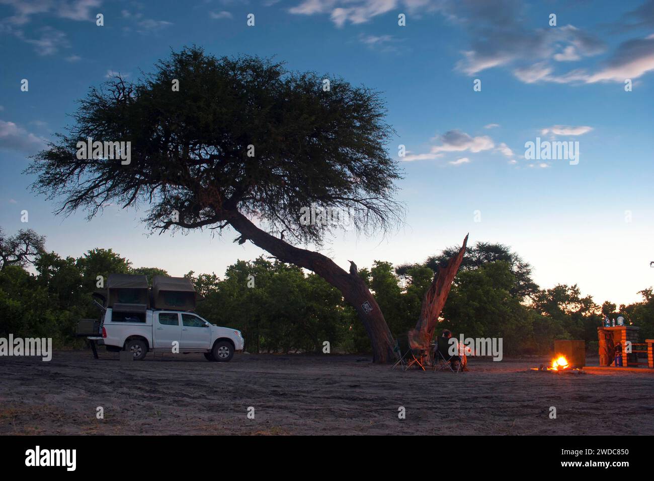 Camping under the evening sky, fire, camping, roof tent, adventure ...