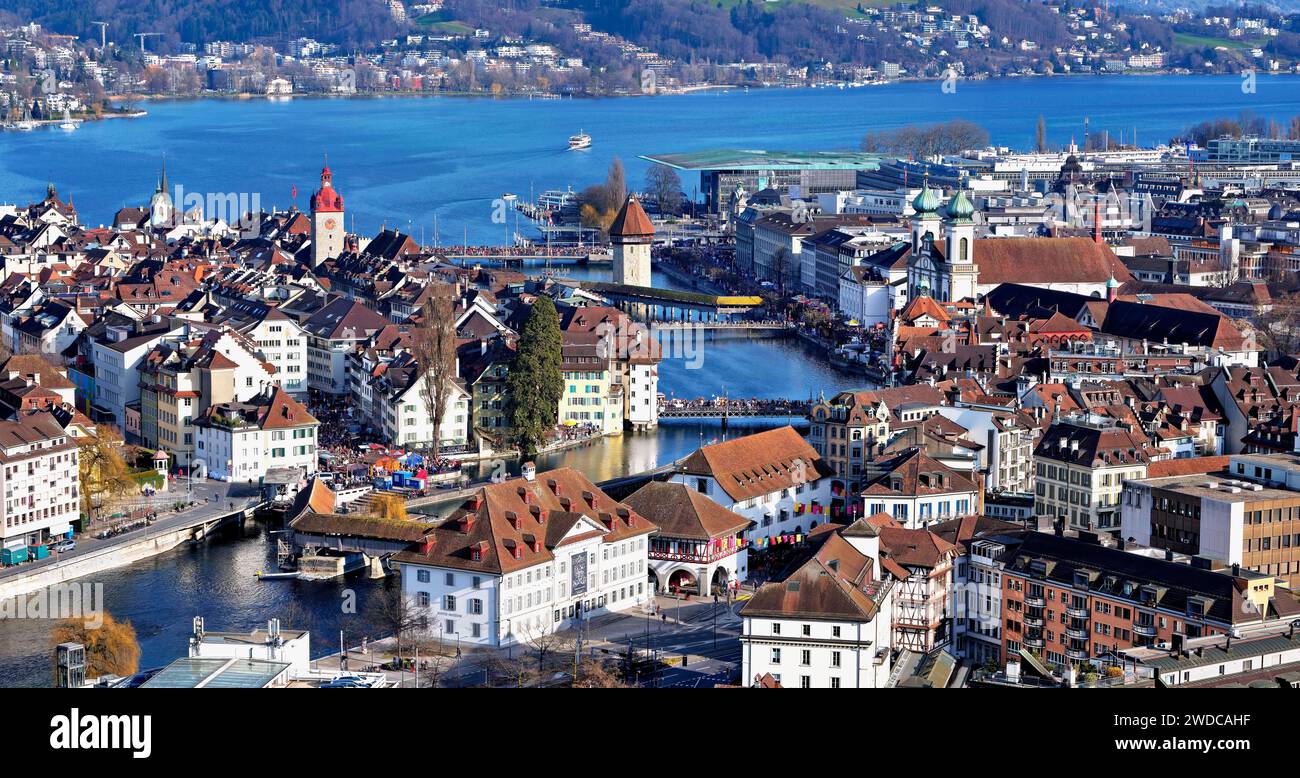 City view with Spreuer Bridge, Chapel Bridge, Water Tower on the Reuss ...