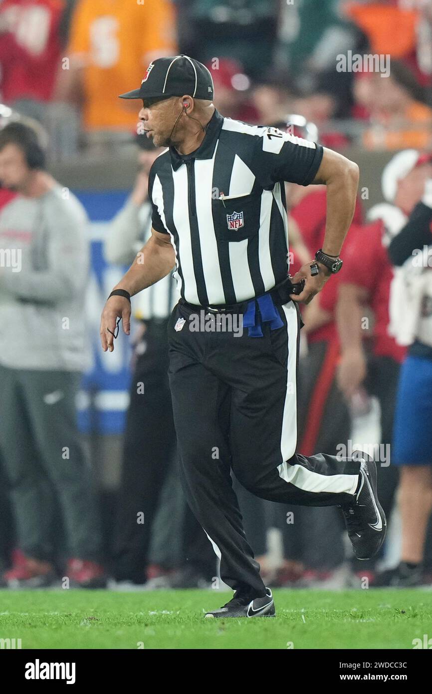 Back judge Greg Steed (12) runs to follow the action during an NFL wild ...