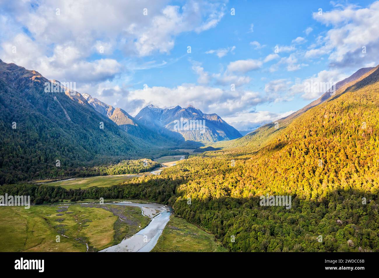Eglinton valley in New Zealand Southland fiordland towards Milford ...