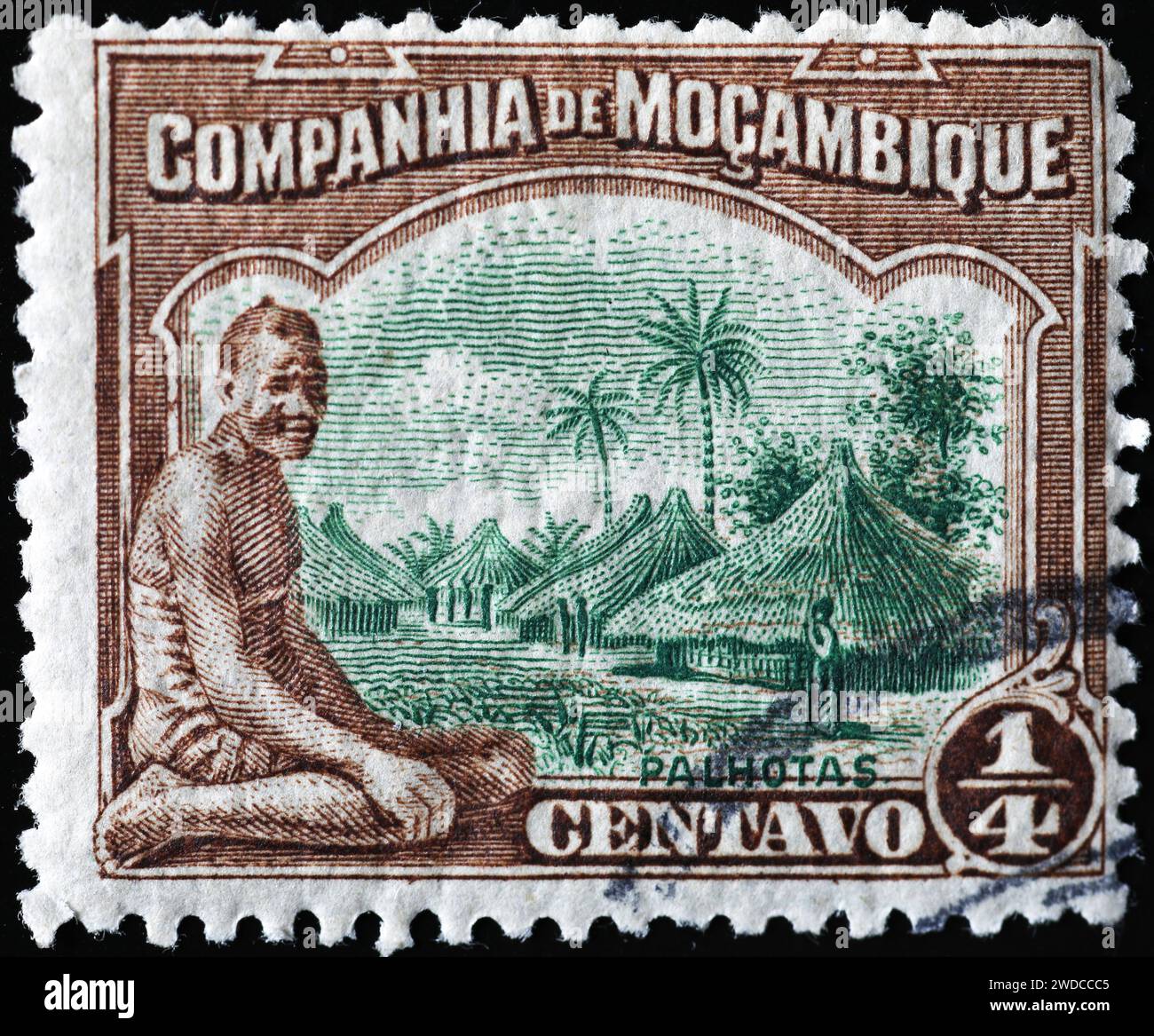 African huts hi-res stock photography and images - Alamy