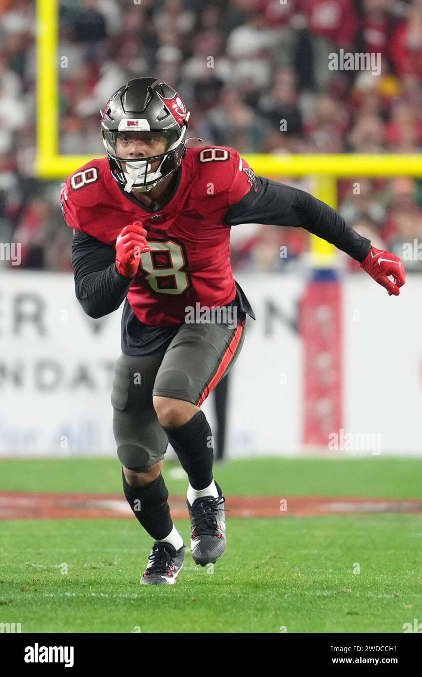 Tampa Bay Buccaneers linebacker SirVocea Dennis (8) rushes the kicker ...