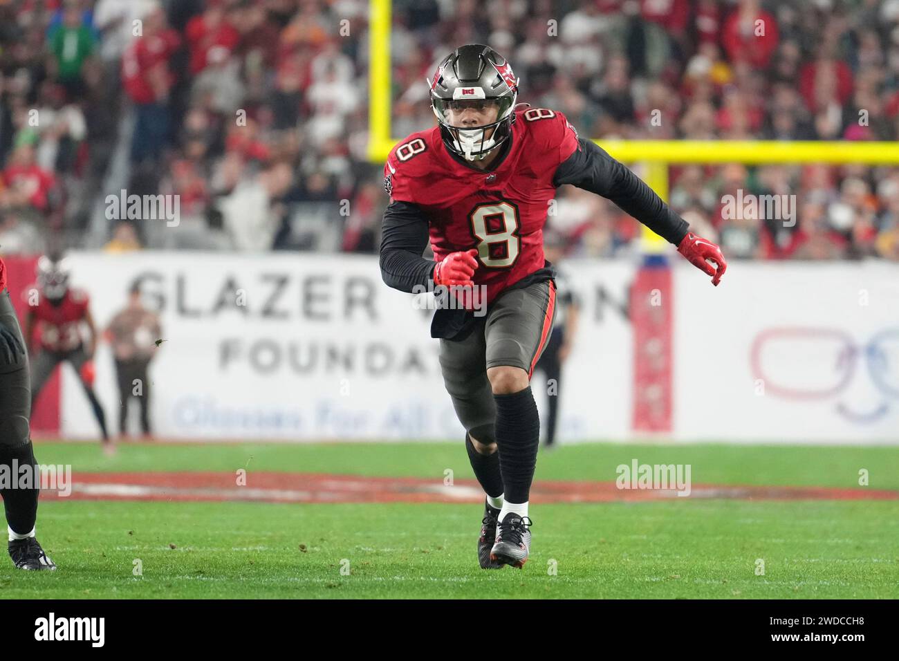Tampa Bay Buccaneers linebacker SirVocea Dennis (8) rushes the kicker ...