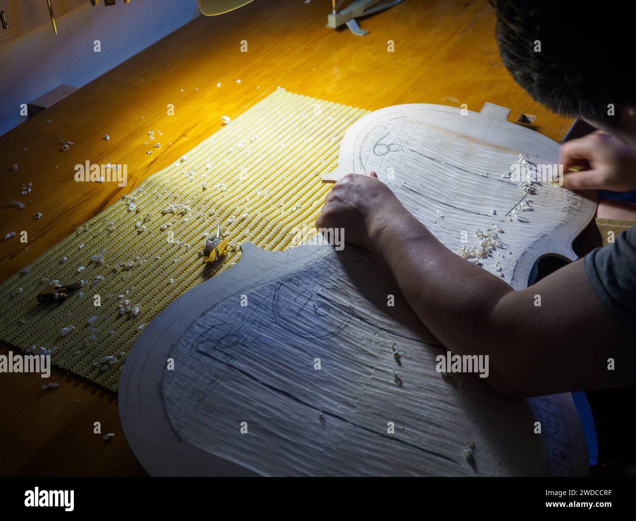 Violin work maker wood hi-res stock photography and images - Alamy