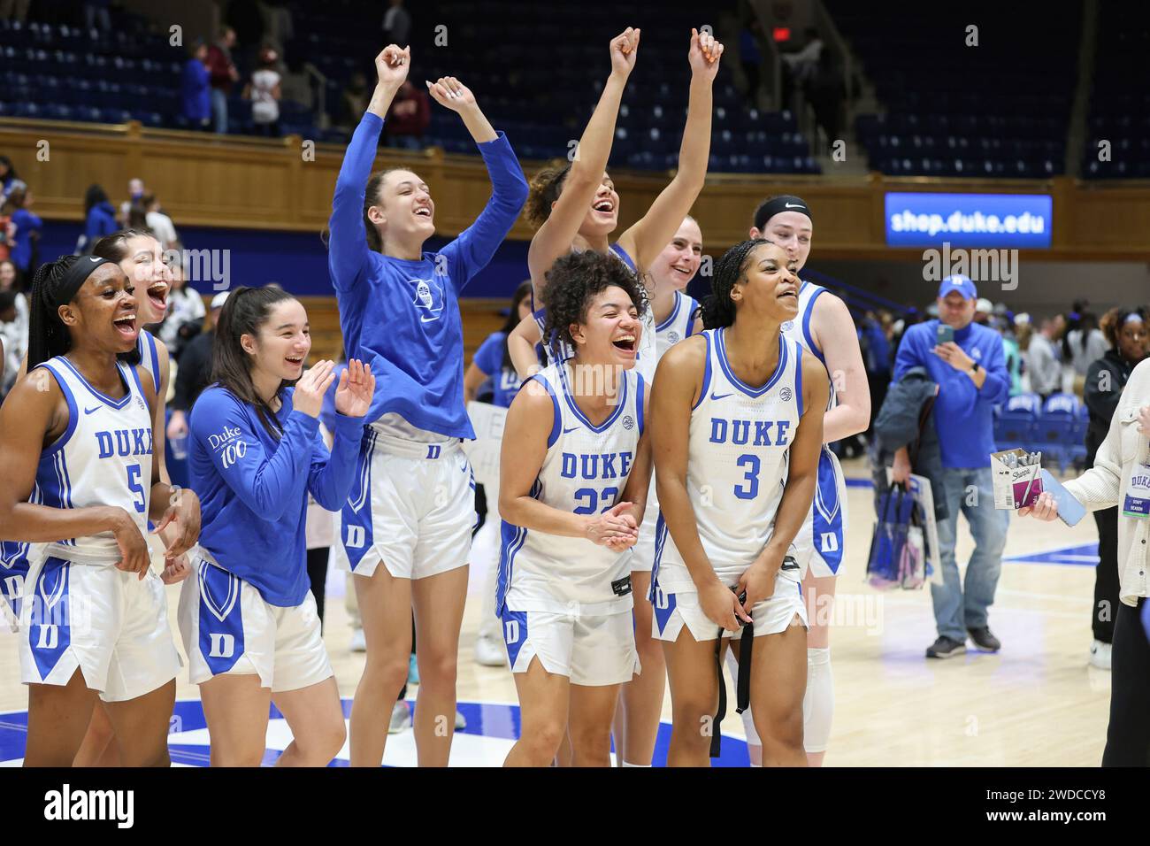 DURHAM, NC - JANUARY 18: The team cheers as Duke Blue Devils guard ...