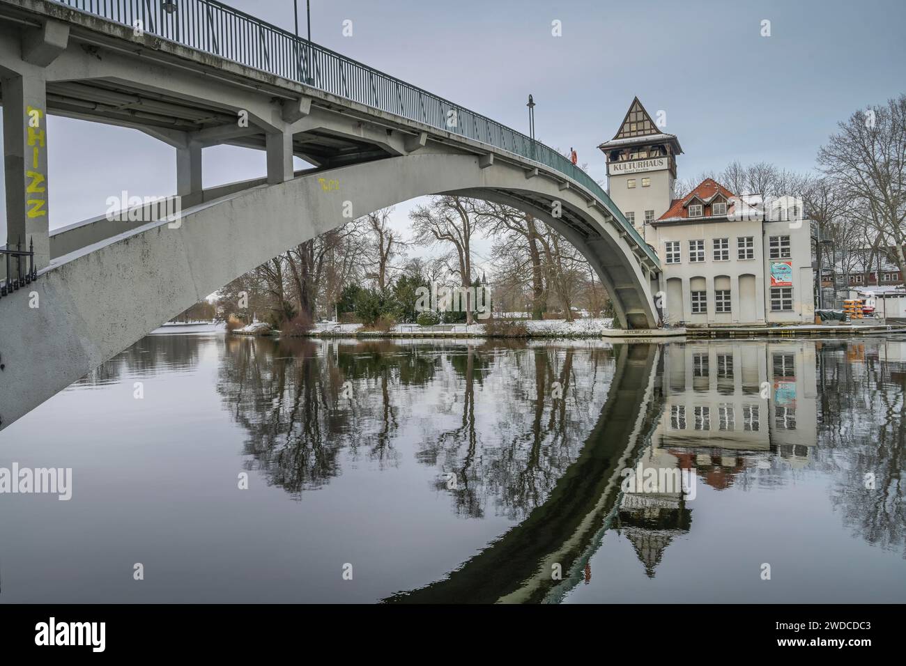 Culture Centre on the Island of Youth, Abteibruecke, Spree, Treptower ...