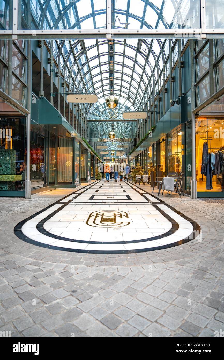 Interior of a shopping centre with decorative Christmas decorations ...