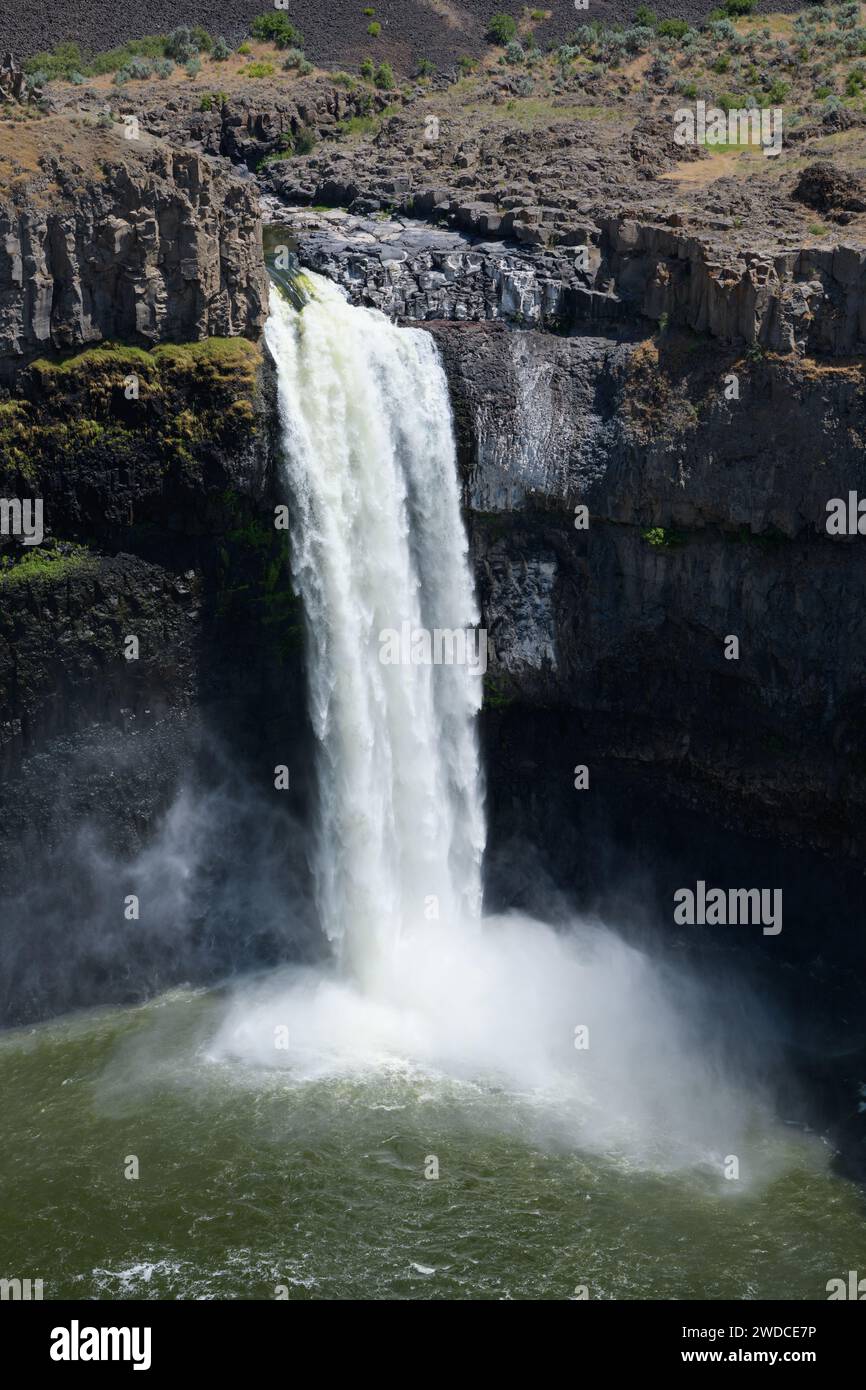 Palouse falls falling into pool in Eastern Washington State in spring ...