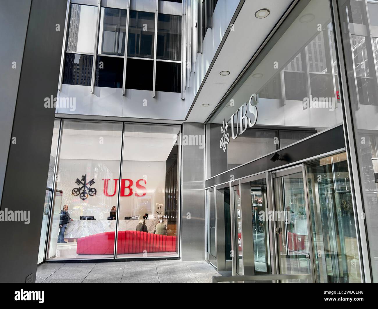 Commercial building exterior hi-res stock photography and images - Alamy