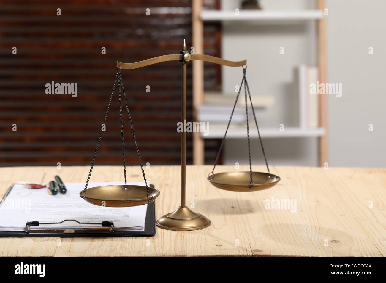 Legal scales and contract hi-res stock photography and images - Alamy
