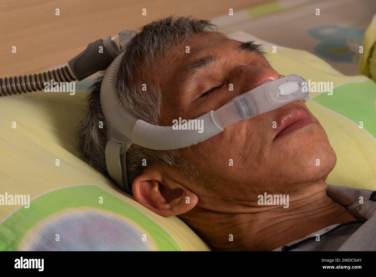 Oxygen assisted breathing hi-res stock photography and images - Alamy