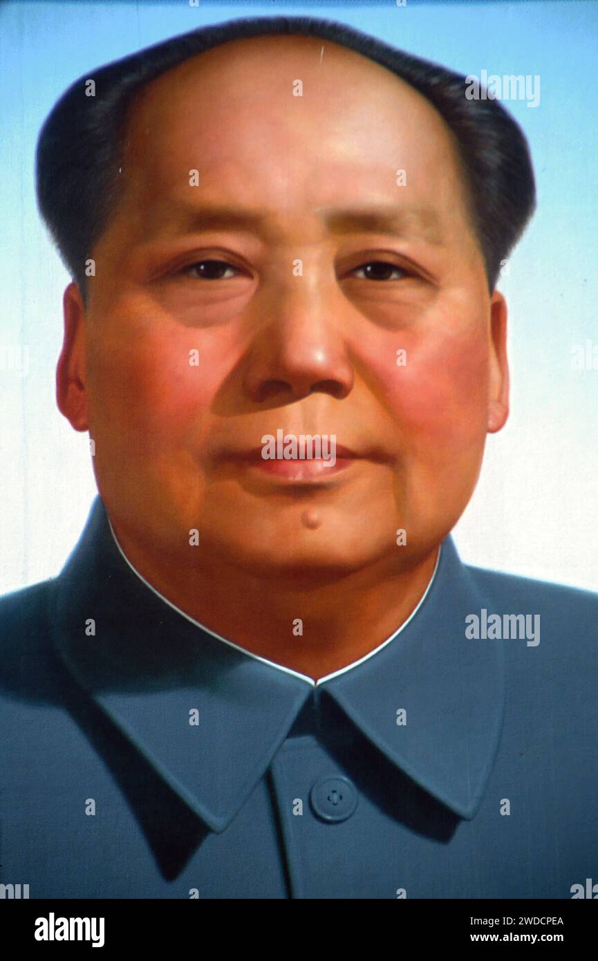 Portrait of Mao Zedong above Gate of Heavenly Peace, taken in 2000 ...
