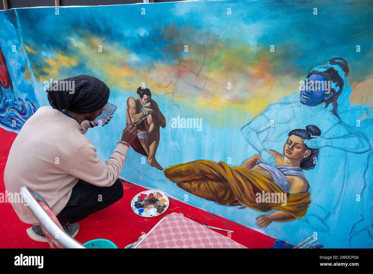 New Delhi, India. 19th Jan, 2024. An Indian artist makes a painting ...