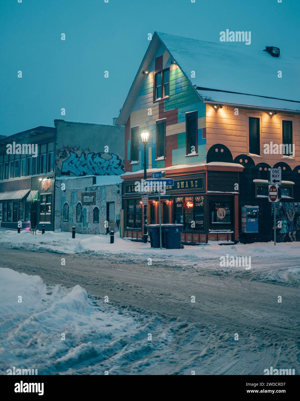 New york city street night bar hi-res stock photography and images - Alamy