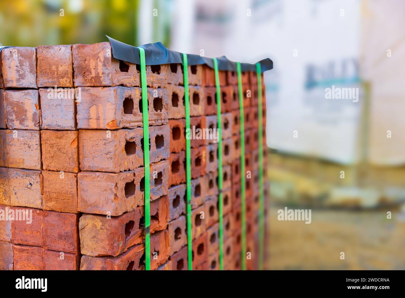 Pallet house hi-res stock photography and images - Alamy