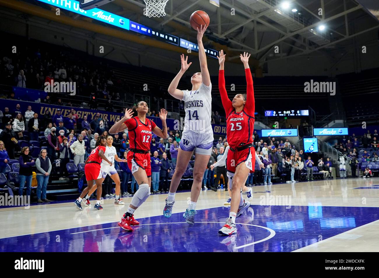 Washington forward Dalayah Daniels (14) goes up to the basket against ...