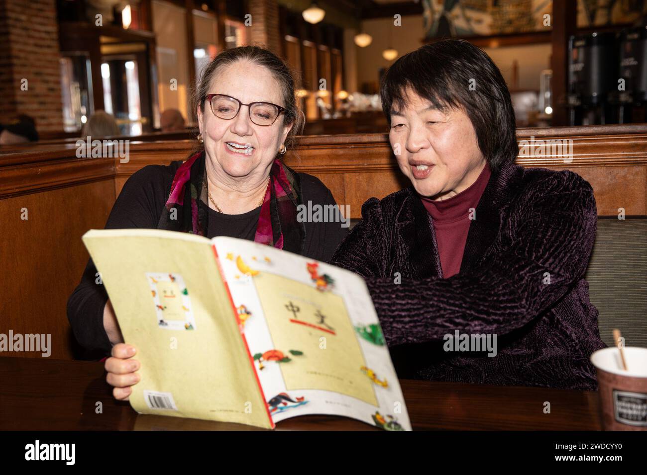 Dallas, USA. 9th Jan, 2024. Juliet Thomas receives a Chinese lesson ...