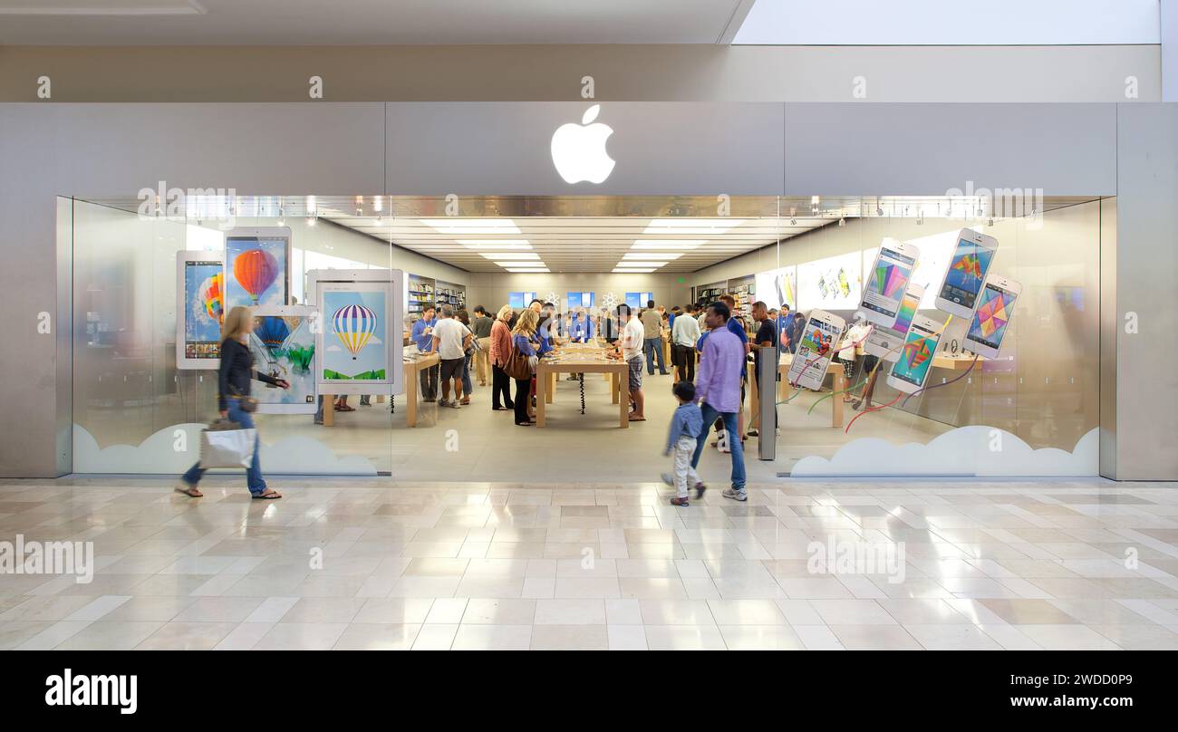 Apple storefronts hi-res stock photography and images - Alamy