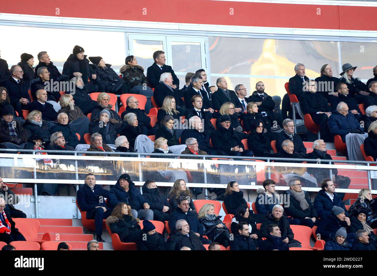 Die Gästetribüne mit Patricia Riekel, Helmut Markwort, Frank-Walter ...
