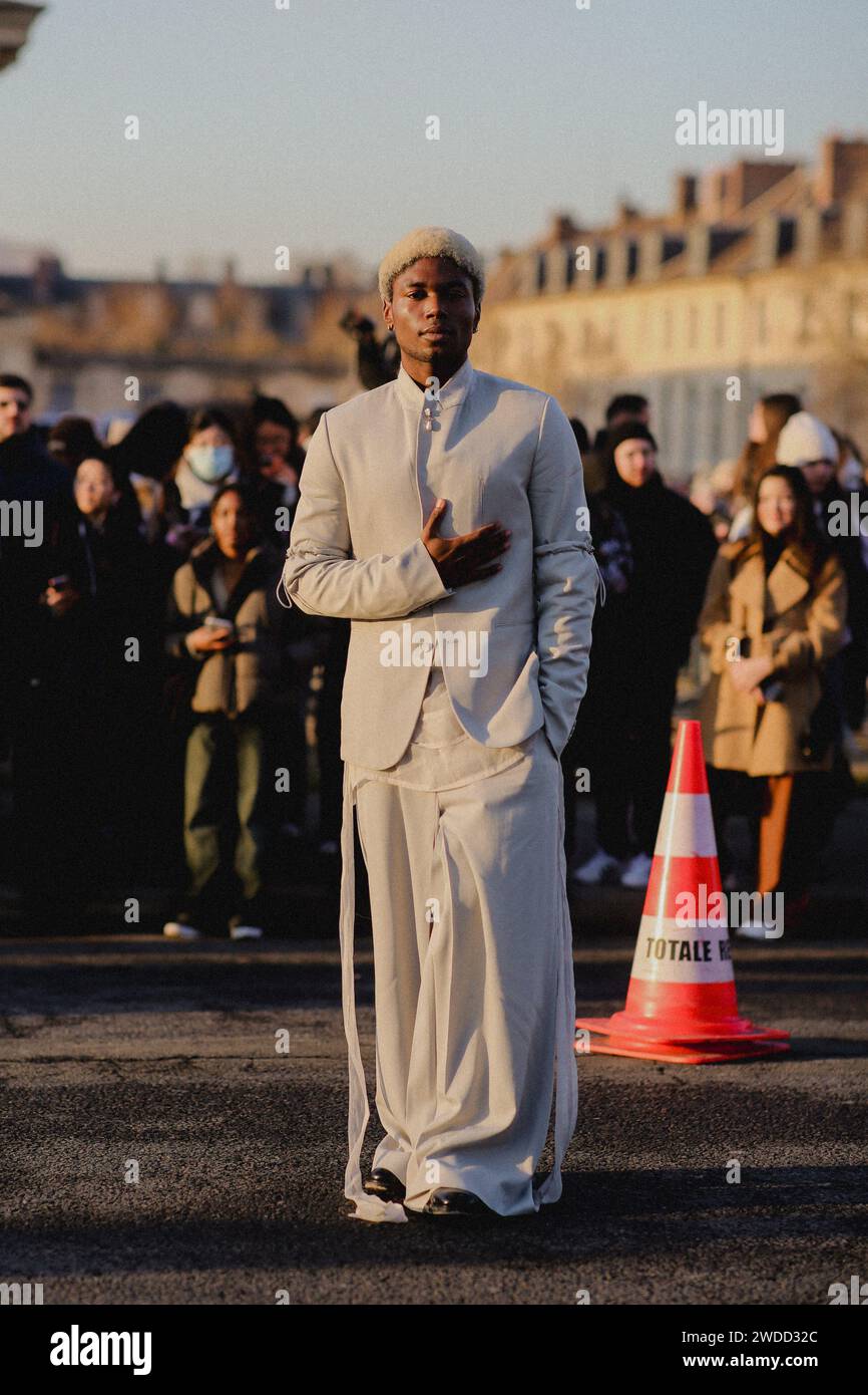 Paris, France. 19th Jan, 2024. Street style, Deon Hinton arriving at ...