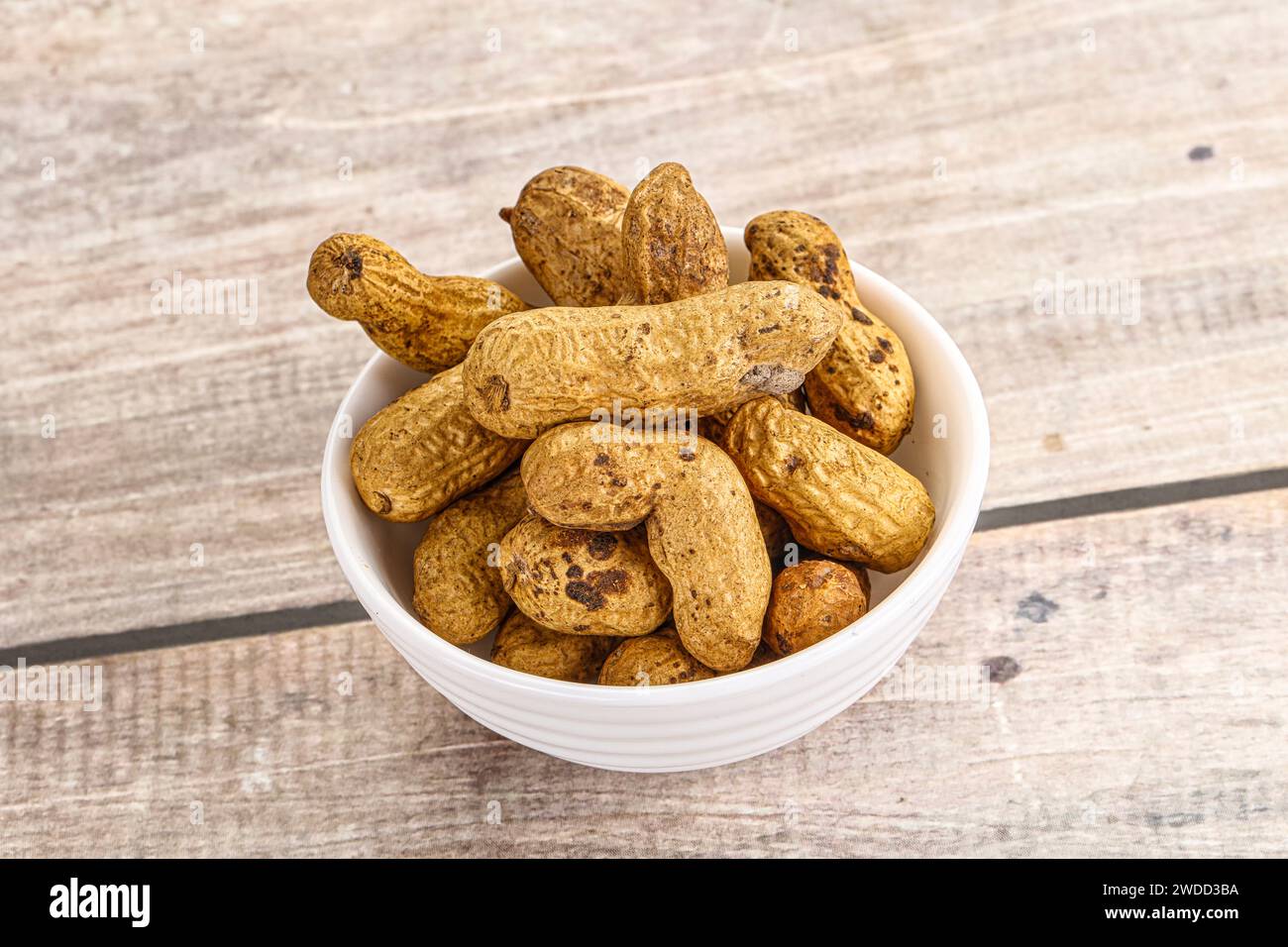 Raw ripe unpeeled peanut heap snack Stock Photo - Alamy