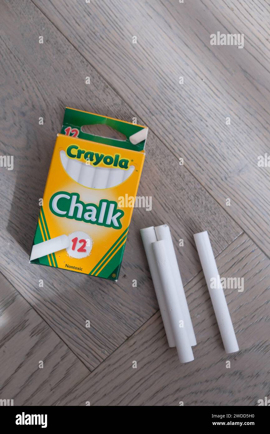 White Chalk Timber Background crayola Stock Photo - Alamy