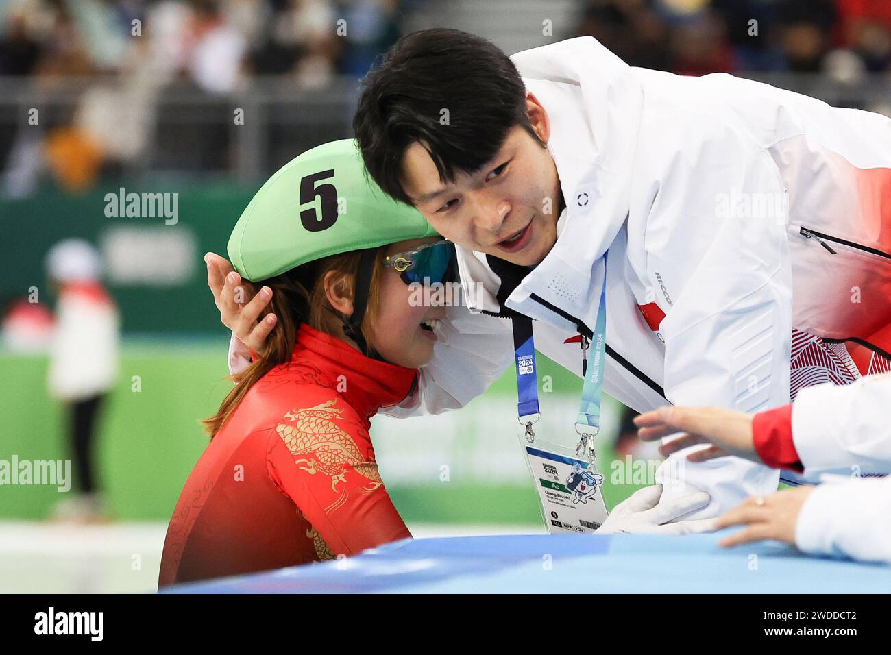 Gangneung, South Korea. 20th Jan, 2024. Yang Jingru (L) of China ...