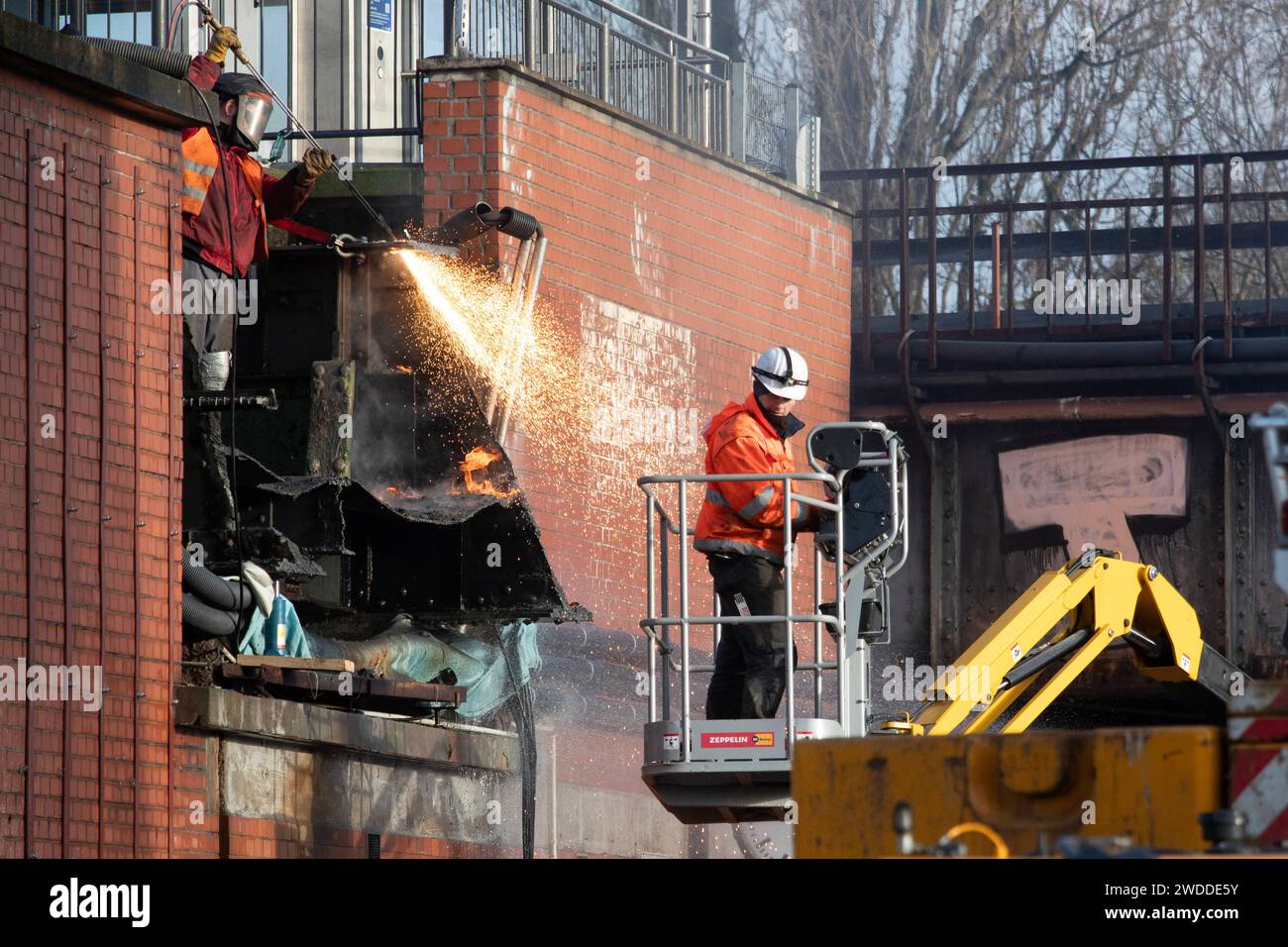 Arbeitssicherheit am arbeitsplatz hi-res stock photography and images ...