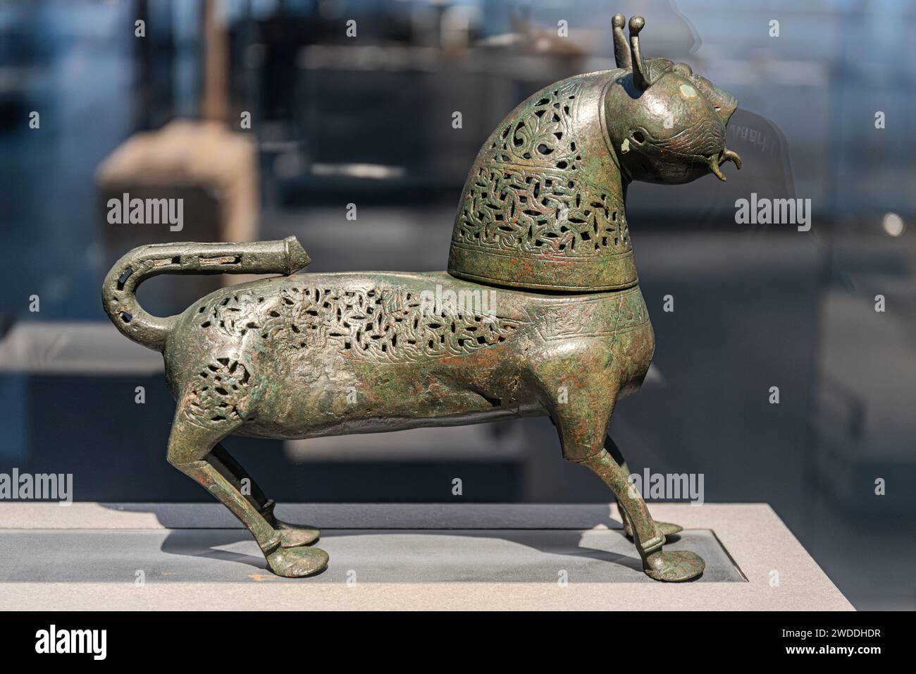 Islamic and eastern antiquities and artworks of Le Louvre Museum ...