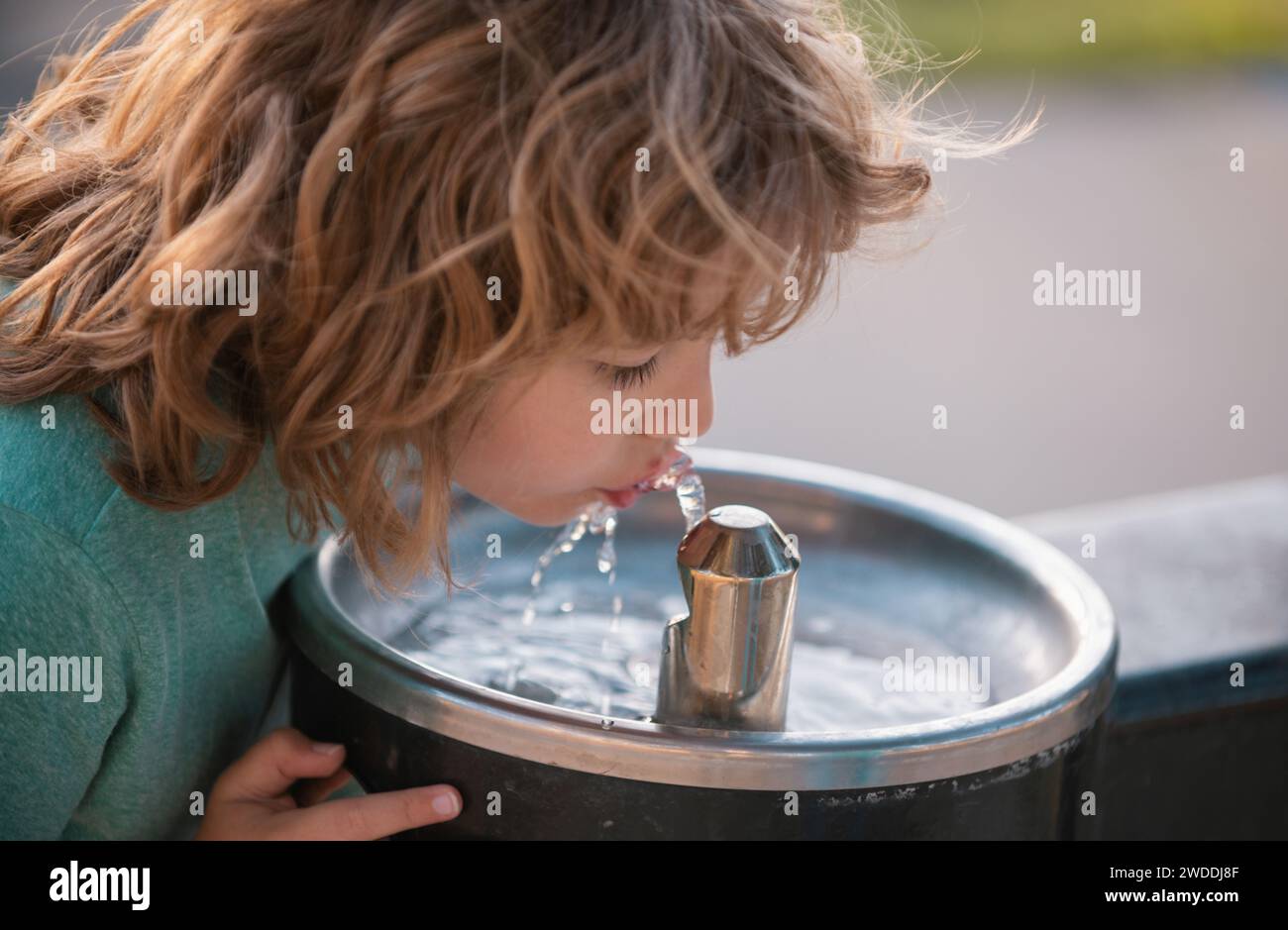 Water from tap into glass and bottle hi-res stock photography and ...