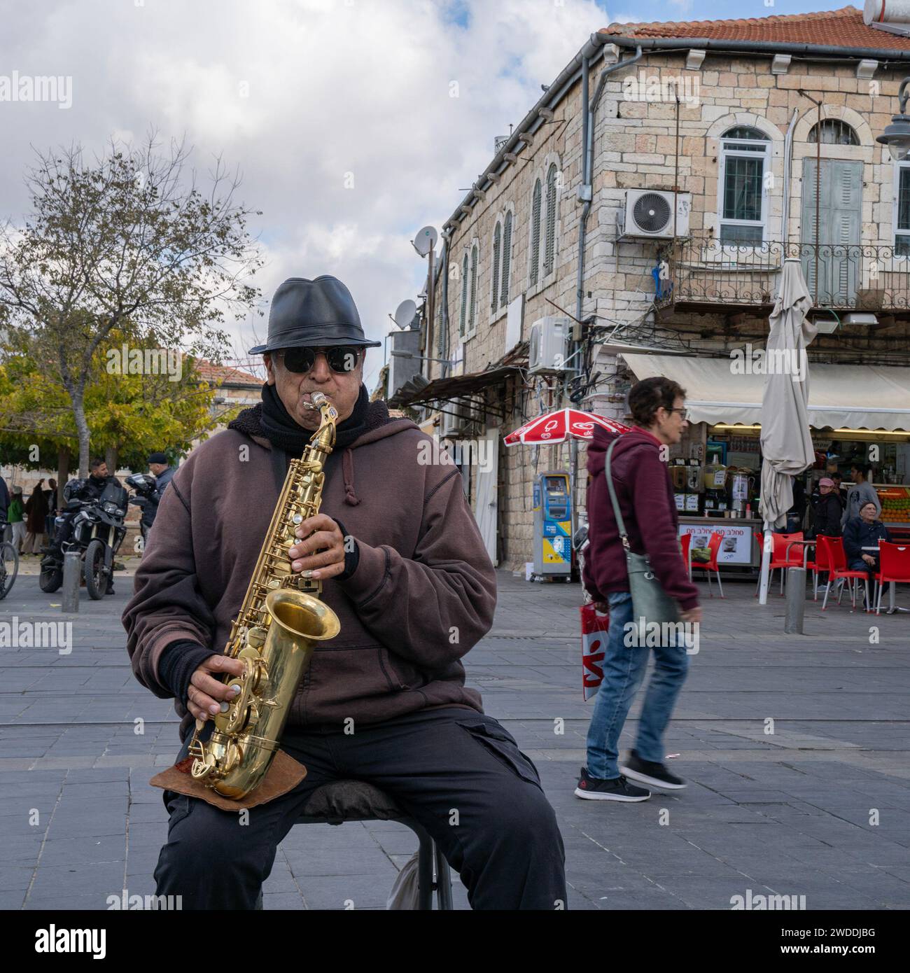 Man playing saxophone on street hi-res stock photography and images - Alamy