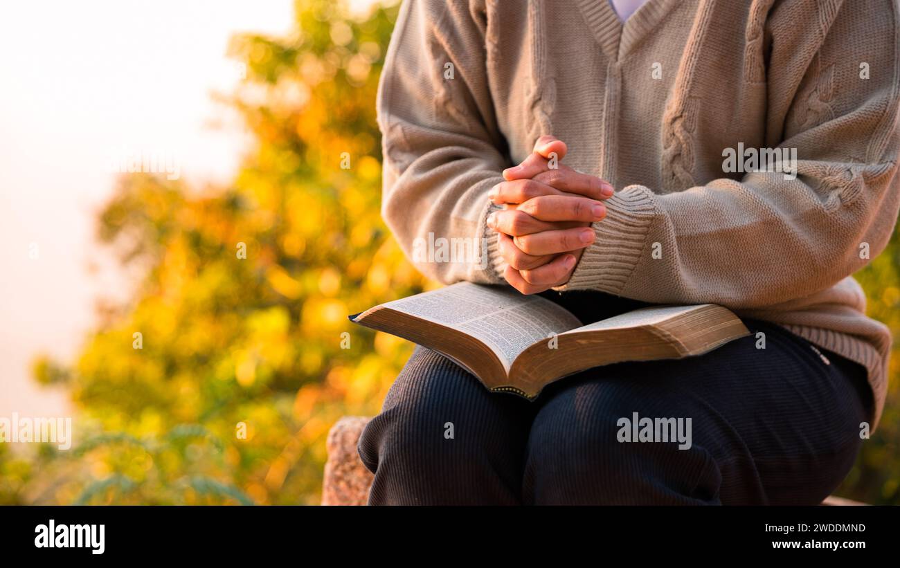 Christian woman praying kneeling down hi-res stock photography and ...