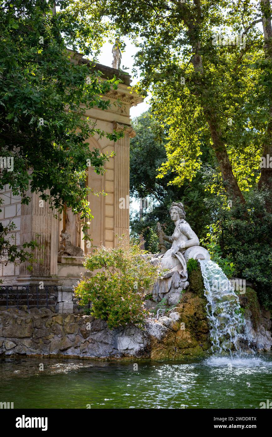 Villa borghese statue hi-res stock photography and images - Alamy