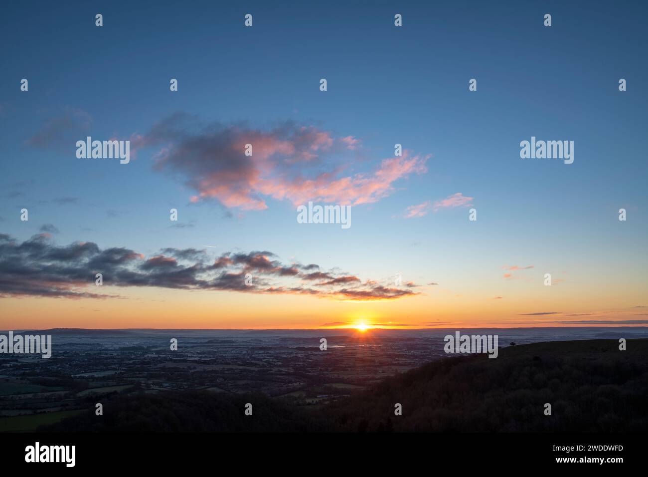 Sunrise from the Malvern Hills in winter. Malvern, Worcestershire ...