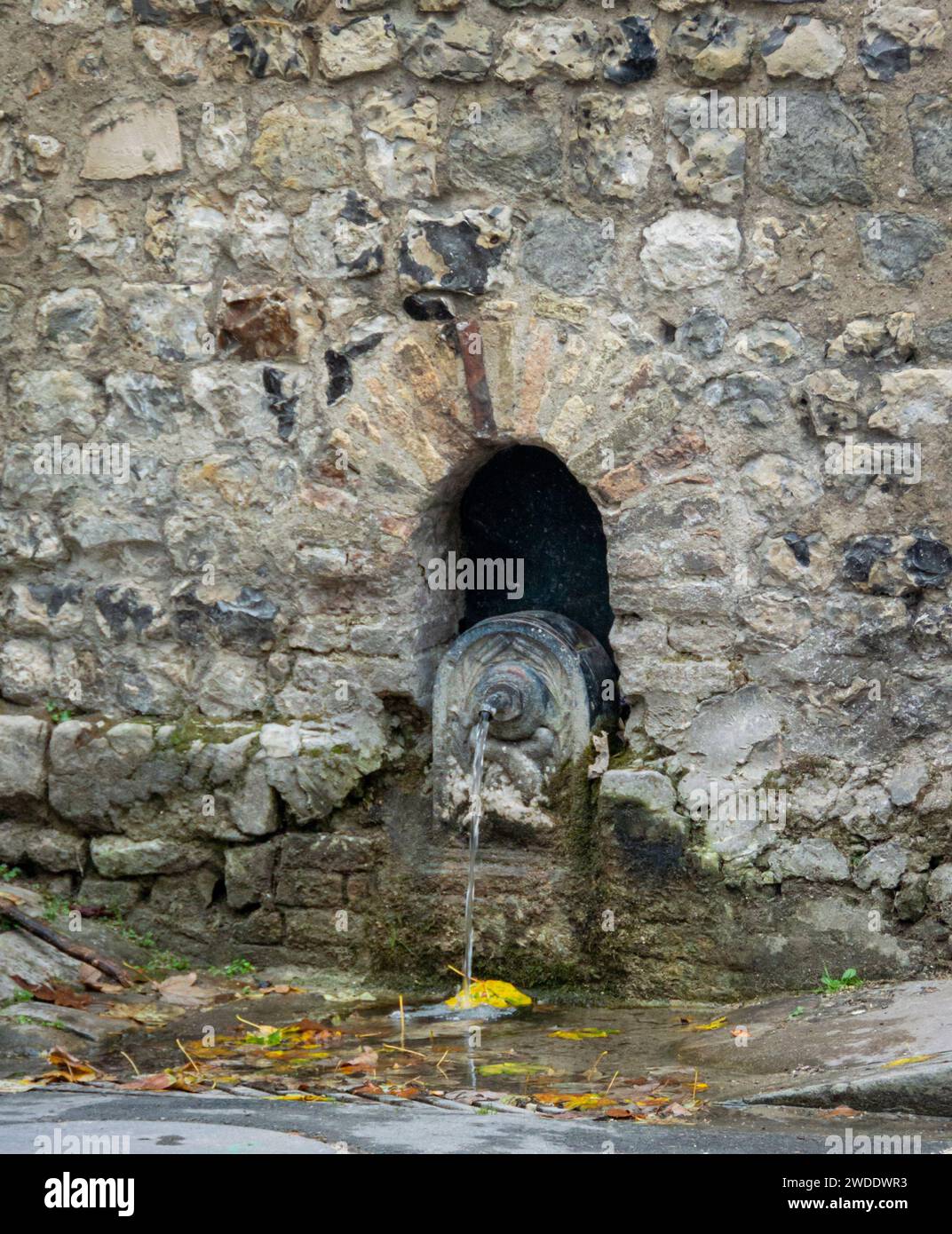 Water running in ancient fountain hi-res stock photography and images ...