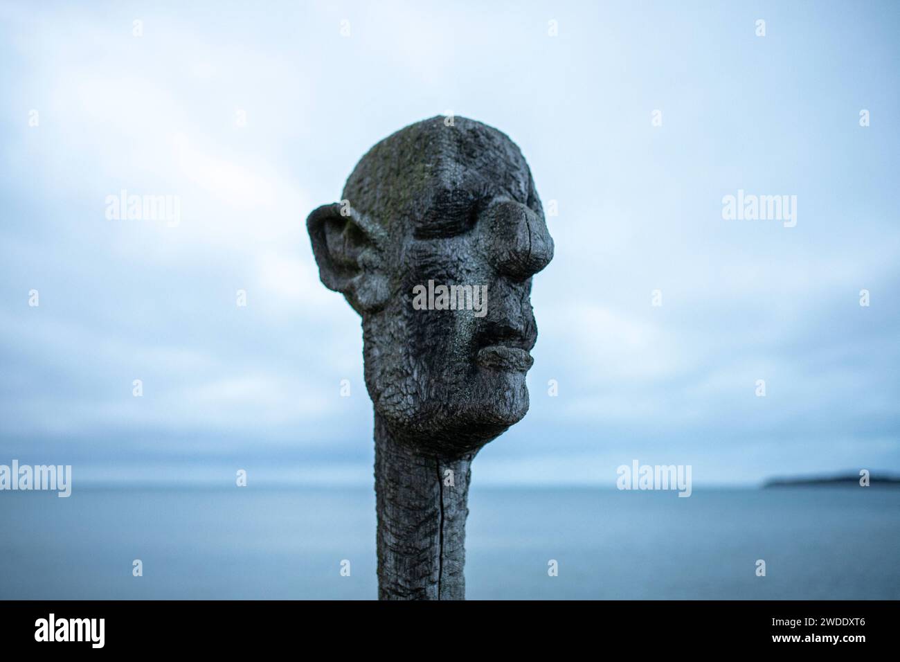 Eine Figur der Drei Weisen. Die berühmten Holzköpfe von Greifswald ...