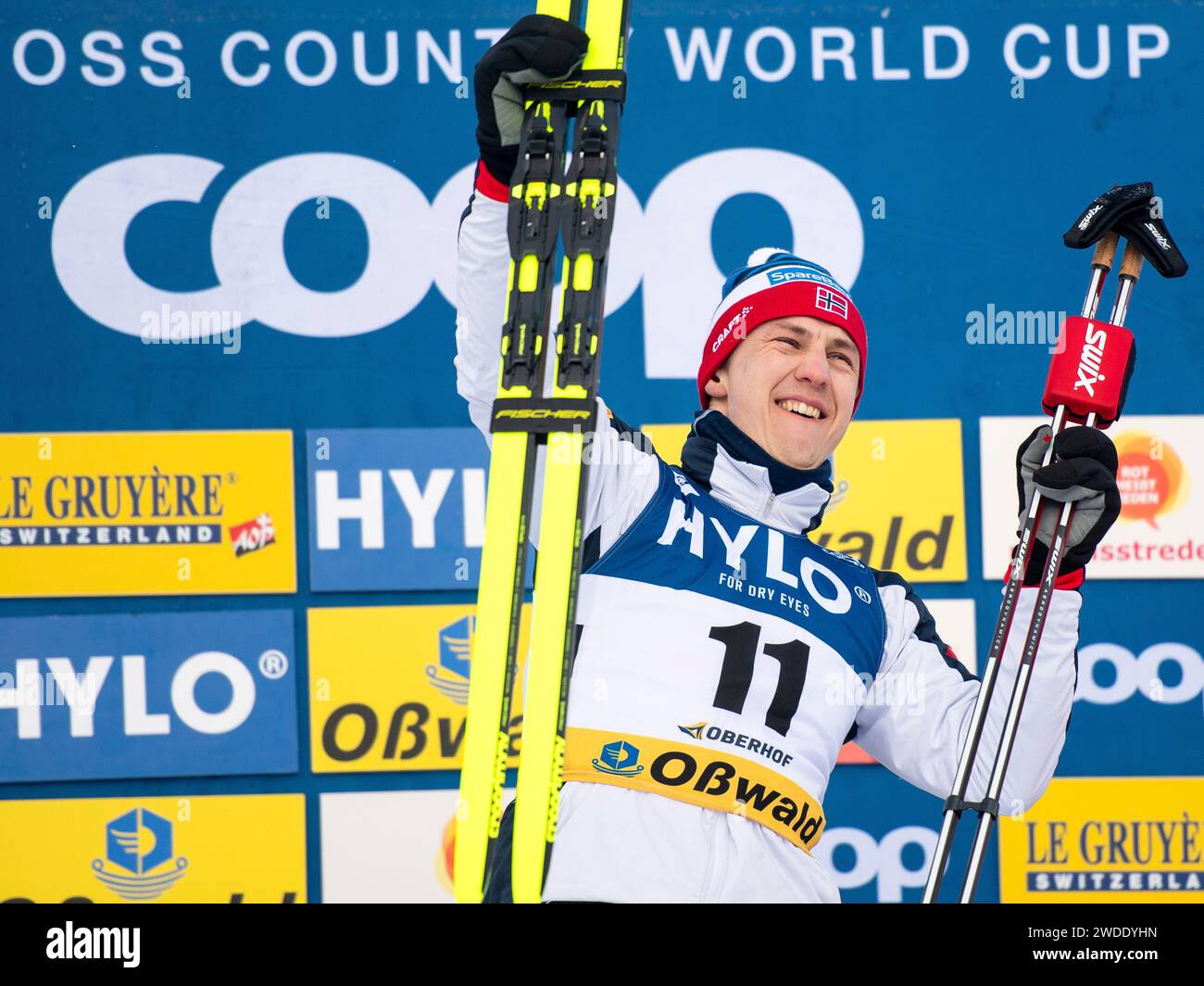 Erik Valnes (Norwegen) jubelt bei der Siegerehrung/Flower Ceremony auf ...