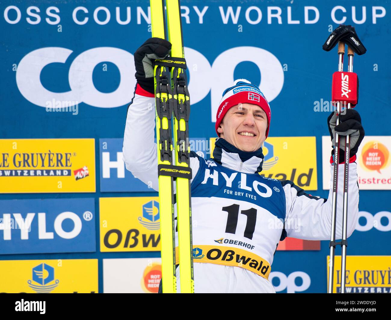 Erik Valnes (Norwegen) jubelt bei der Siegerehrung/Flower Ceremony auf ...