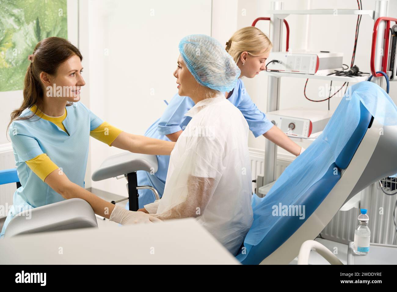 Antenatal clinic examination hospital hi-res stock photography and ...