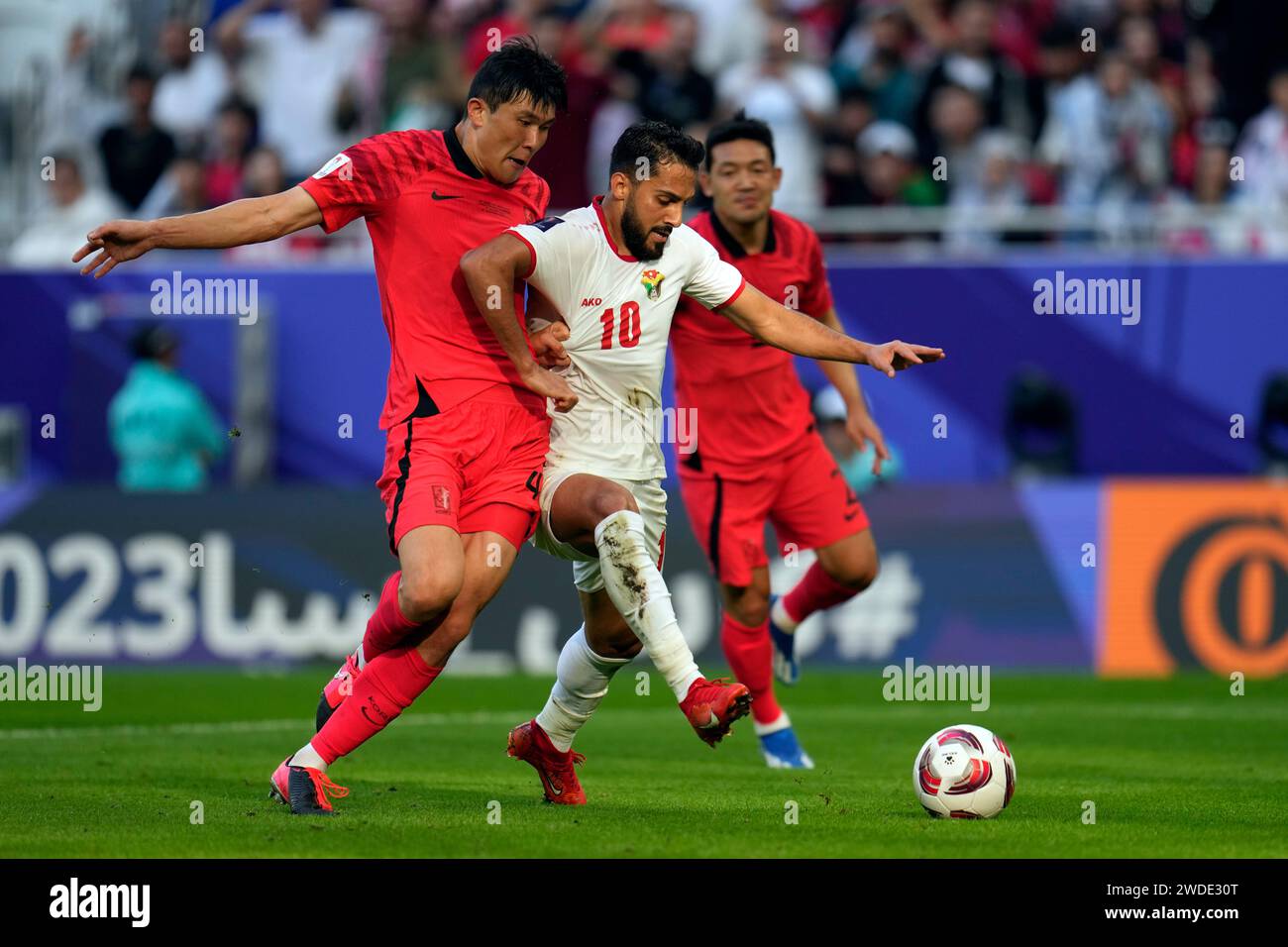South Korea's Kim Min-jae, left, tries to stop Jordan's Mousa Altamari ...