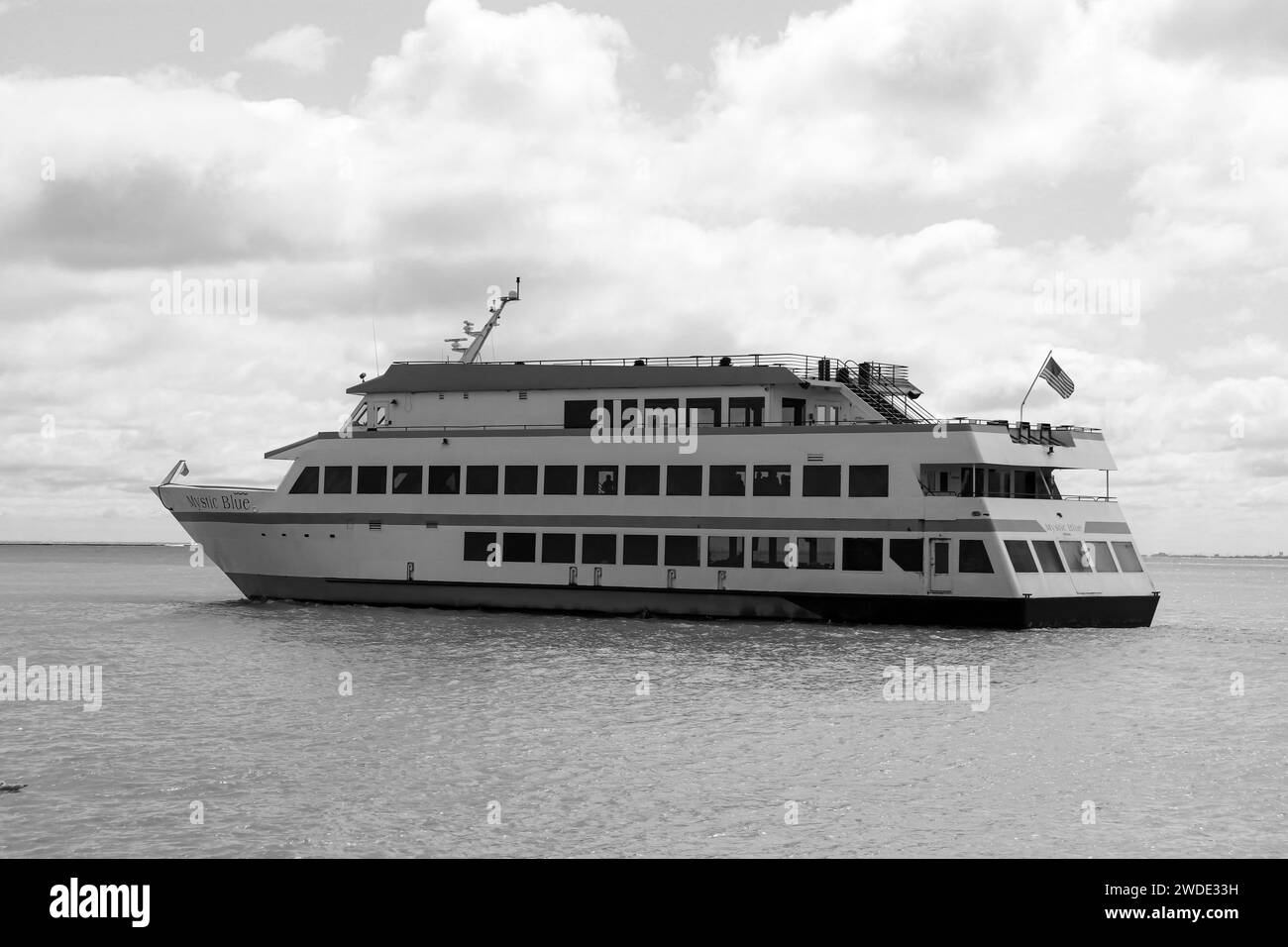 Mystic Blue cruise boat touring the stunning views of Chicago starting ...