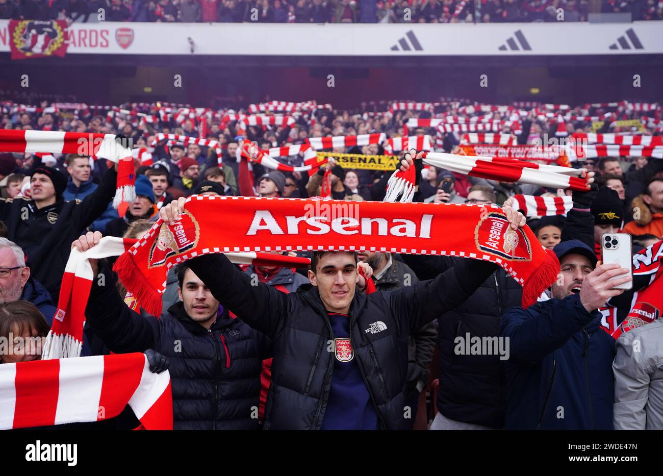 Arsenal fans show their support hi-res stock photography and images - Alamy