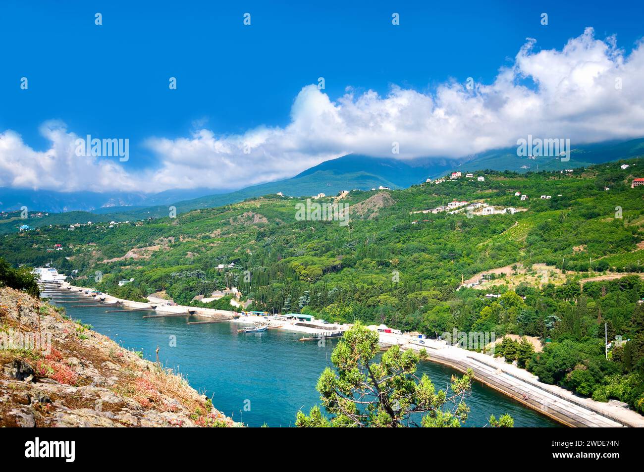 Villages on shore bay hi-res stock photography and images - Alamy
